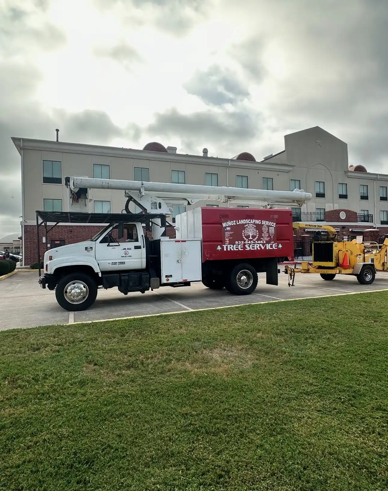 Munoz Landscaping Services, Tree Trimming and Pruning in Sealy, TX ...